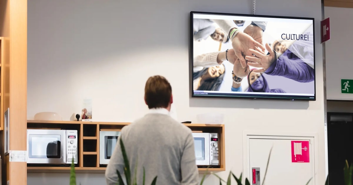 Top Digital Signage Ideas to Promote Office Culture in the Workplace